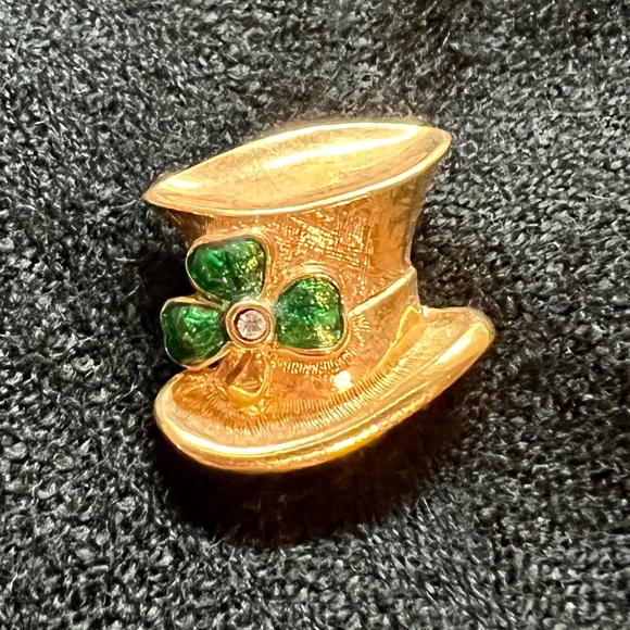 Avon | Jewelry | Vintage Avon Top Hat W Green Clover Crystals Gold Tone ...